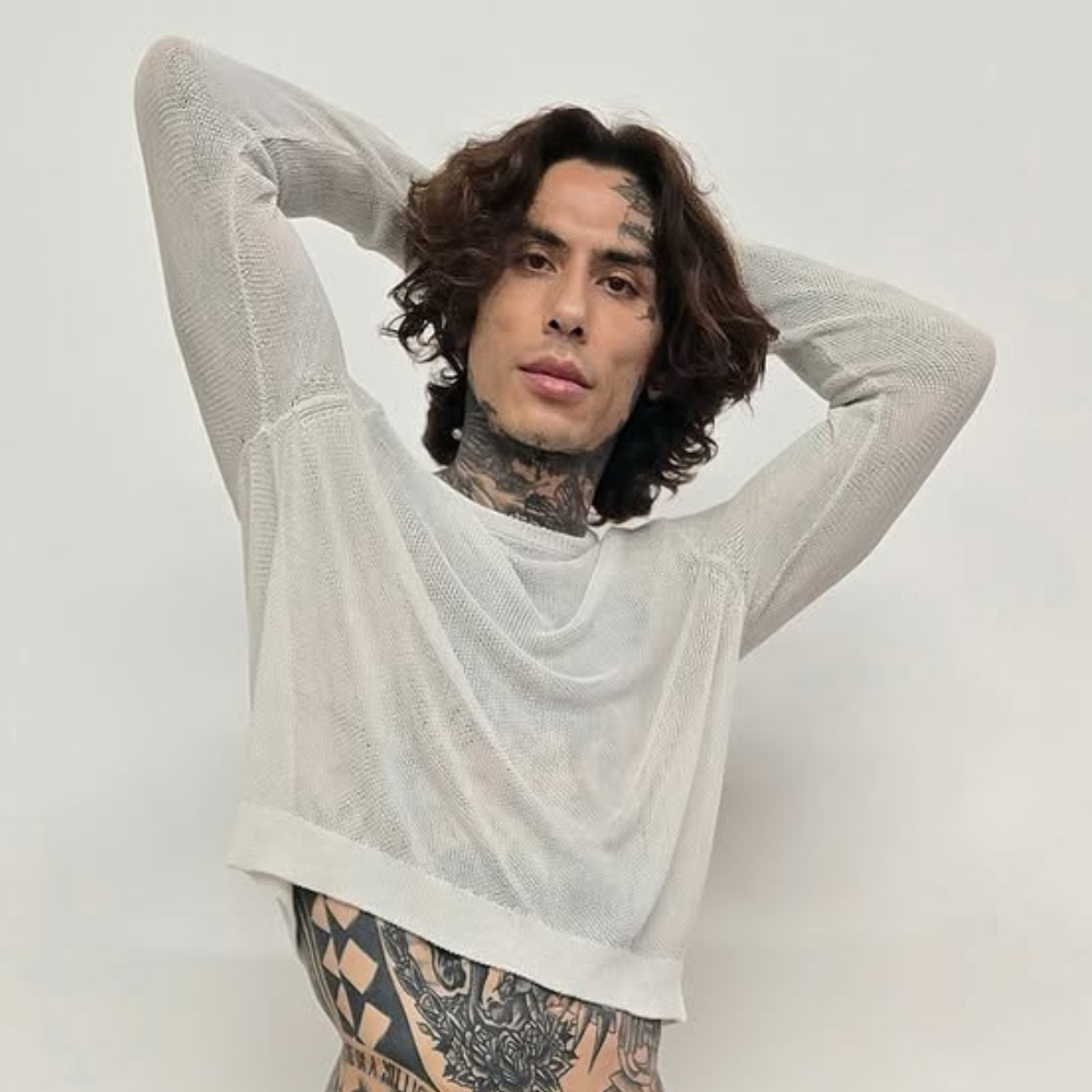 Castillo Bataille - Behindthechair.com